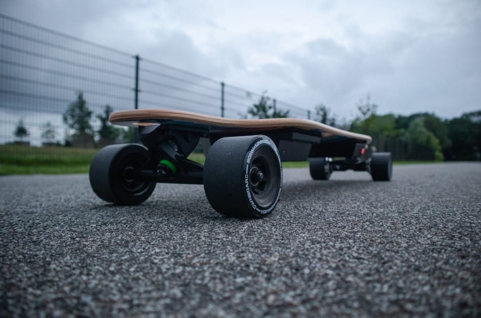 The 3 Best Longboards for Big and Heavy Guys (up to 300lbs)